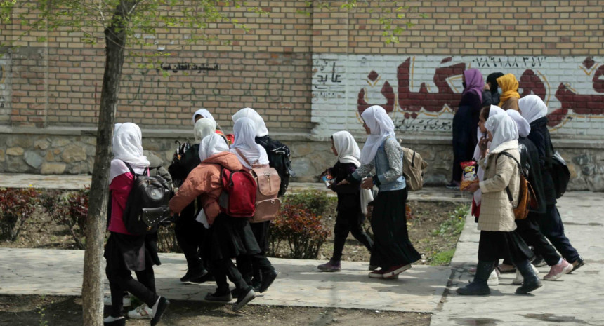Repudiable avance de los Talibanes: decenas de niñas fueron envenenadas ... Repudiable avance de los Talibanes: decenas de niñas fueron envenenadas ...