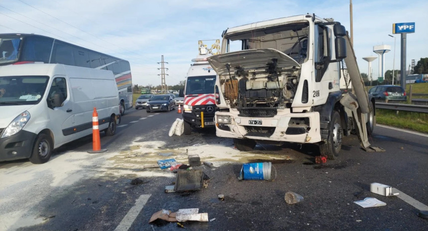 Tragedia En La Panamericana Un Camión Volcó Y El Chofer Murió